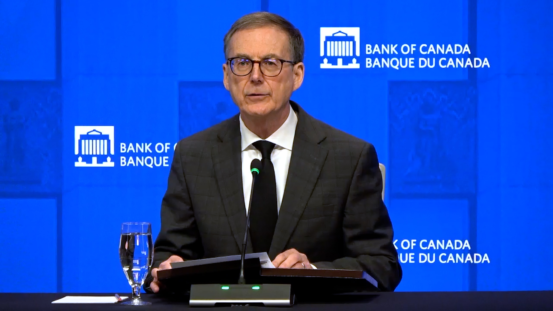 Bank of Canada keeps interest rate on hold at 2.25%, notes 'unusually ...