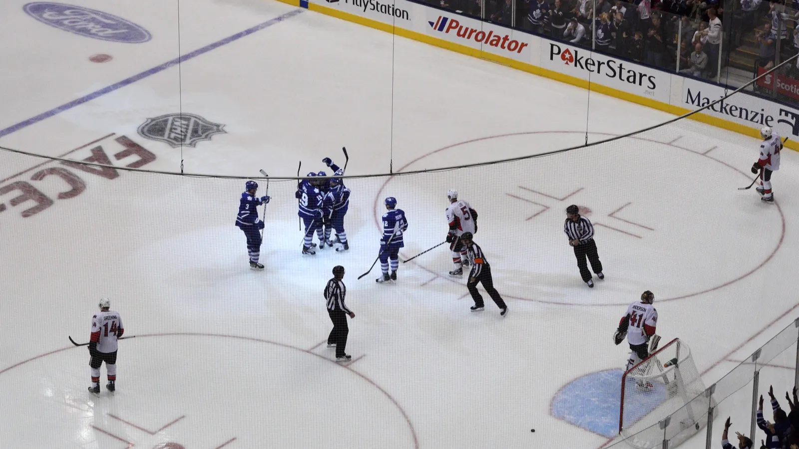 Red Wings overwhelm Jets with four third-period goals in 5-1 romp