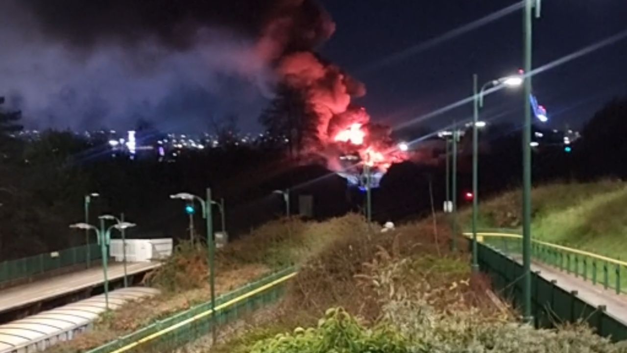 Sheffield: Dramatic footage shows huge flames from a fire near ...
