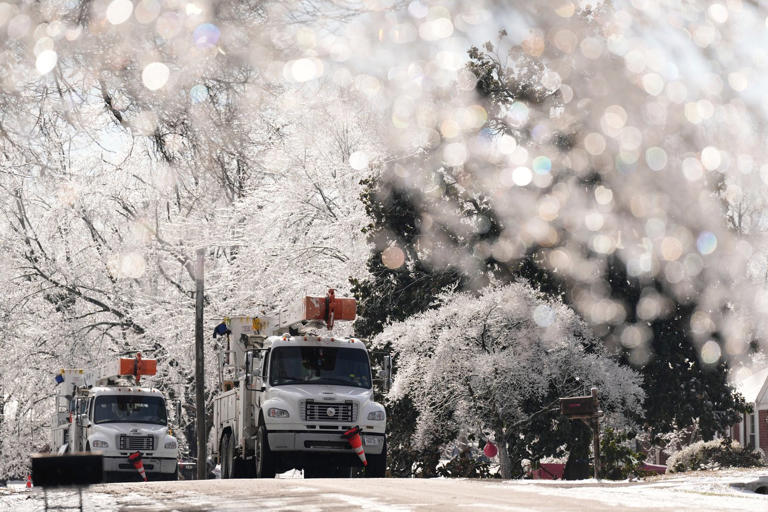 Crews race to restore power, open roads as the US South braces for ...