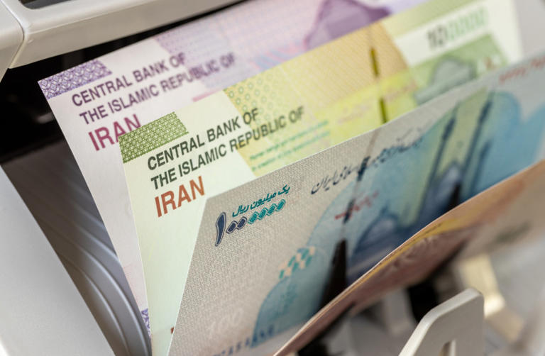 Iran’s rial hits historic low: Over 1.5 million rials to a dollar
