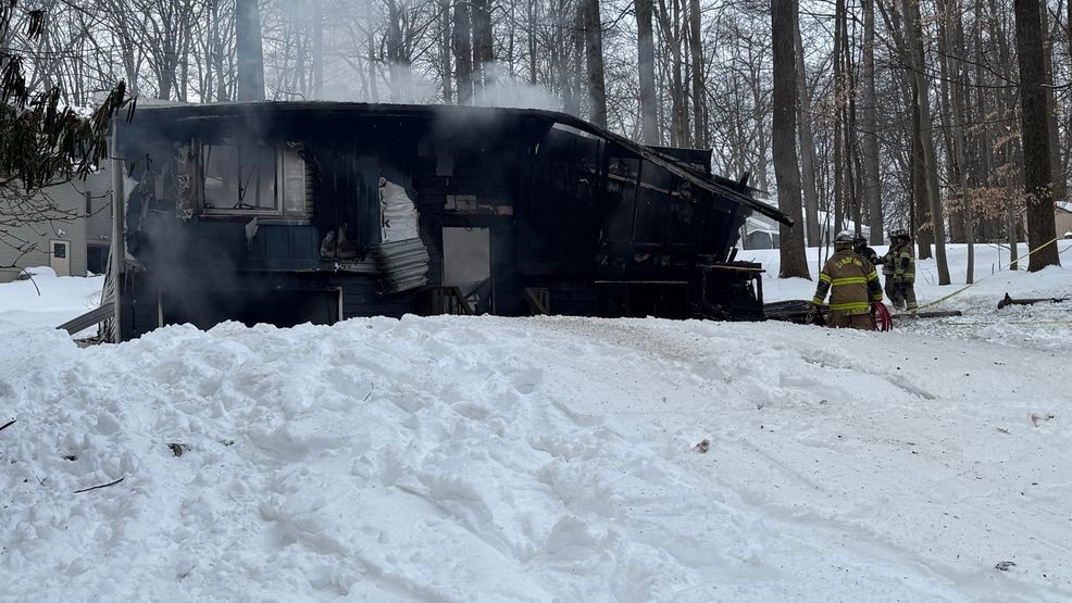 911: Heavy snow poses challenge for firefighters as blaze destroys ...
