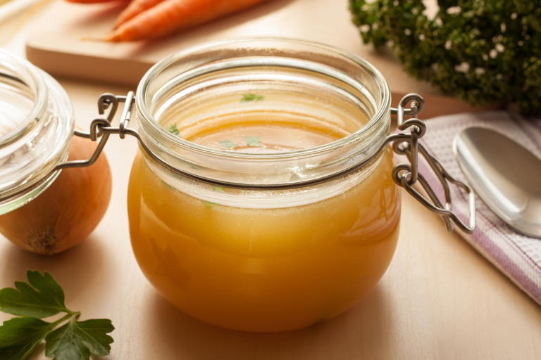 5 benefits of drinking bone broth