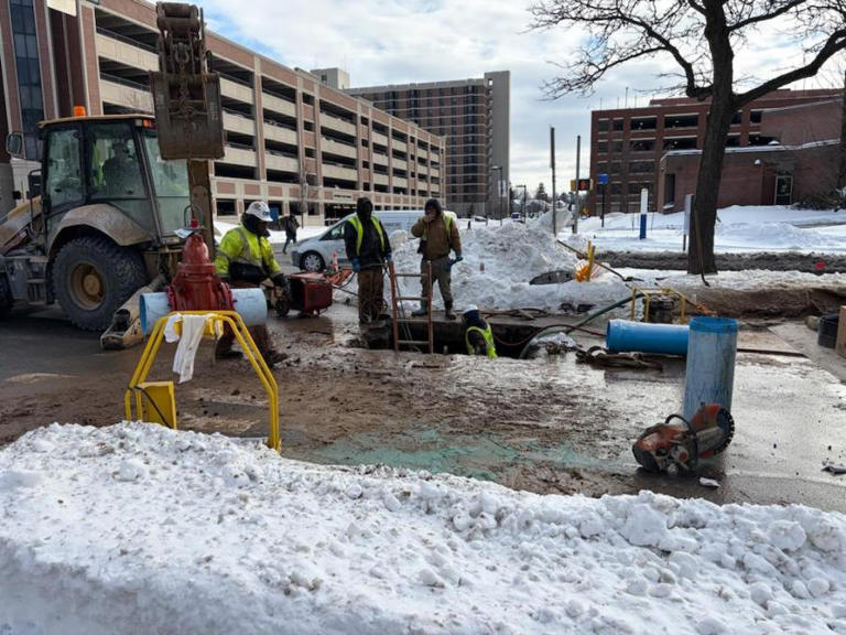Water main repair on Elmwood Ave. closes lanes near Strong Hospital