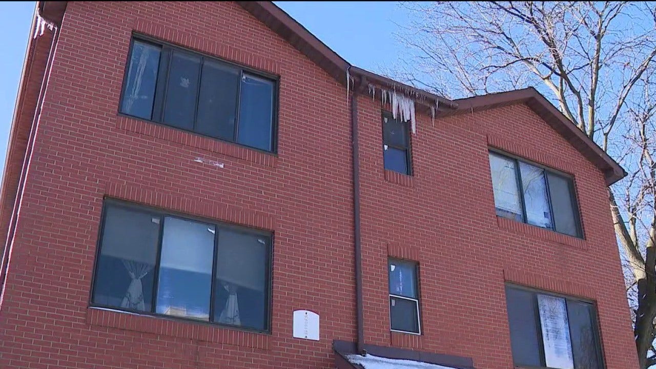 Chicago mother claims unsafe conditions in apartment are harming her ...