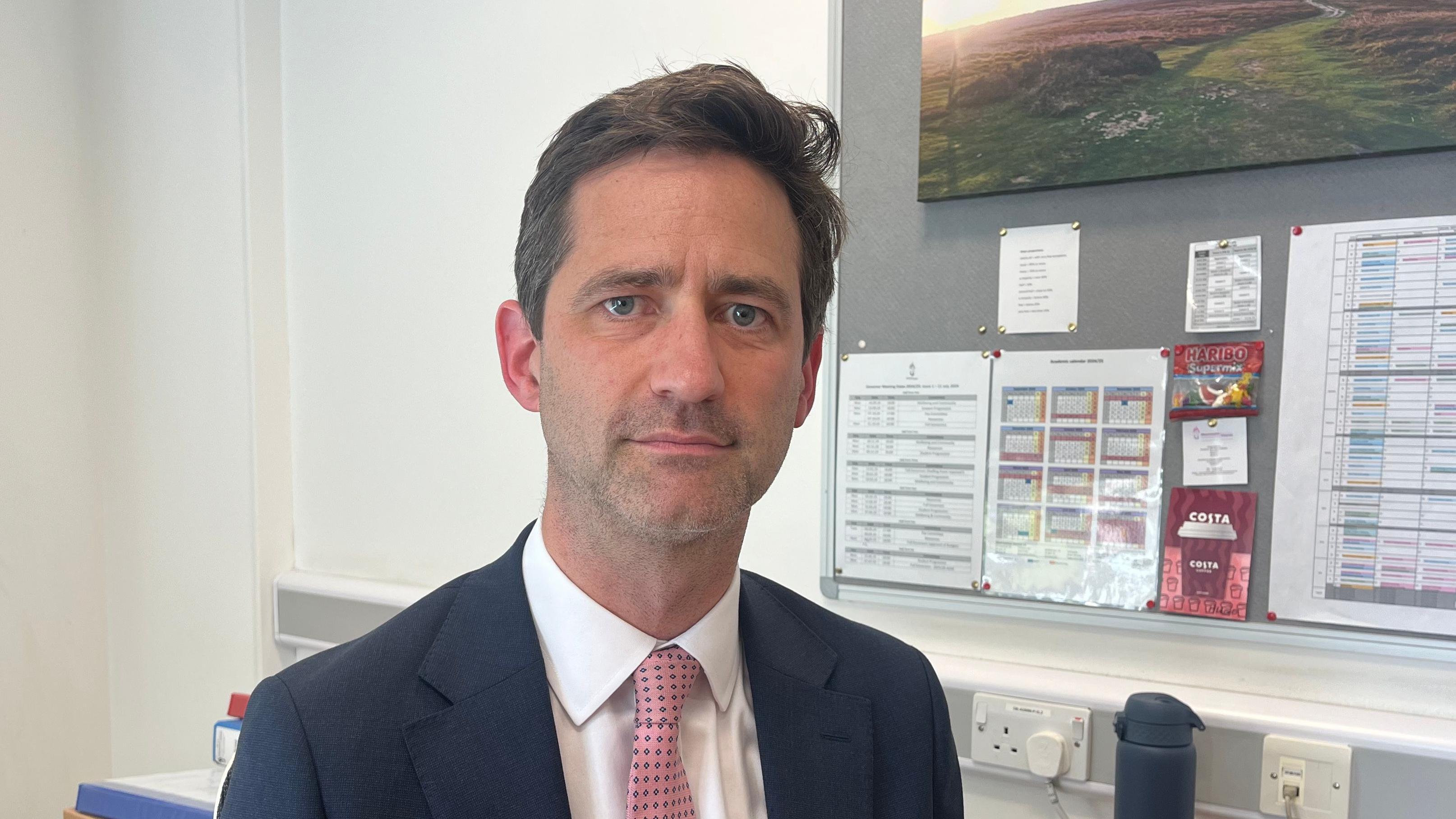 Parents urged not to give under-14s smartphones in one council area