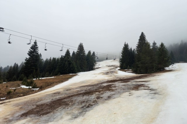 US ski resorts raise red flags as major crisis causes big hit to ...