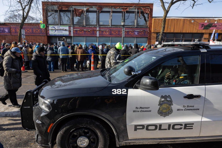 Minneapolis police and residents forge new common ground during ICE ...