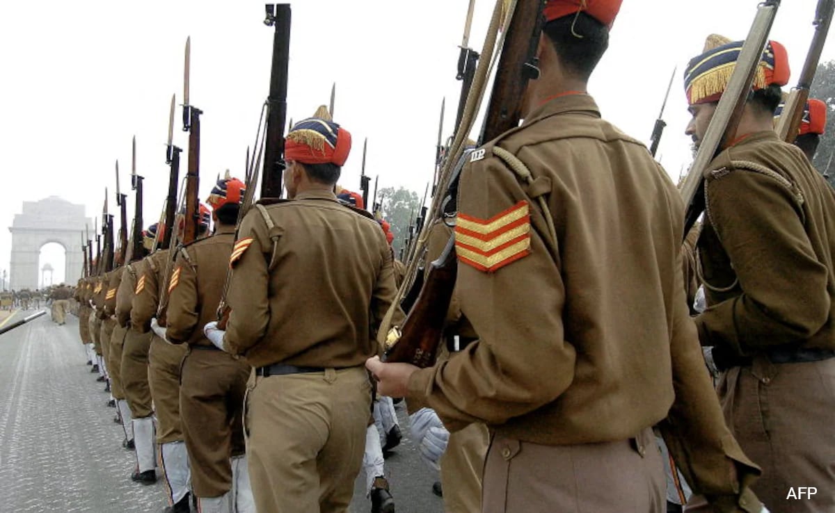 Delhi Police wins 'best marching contingent' award at Republic Day ...