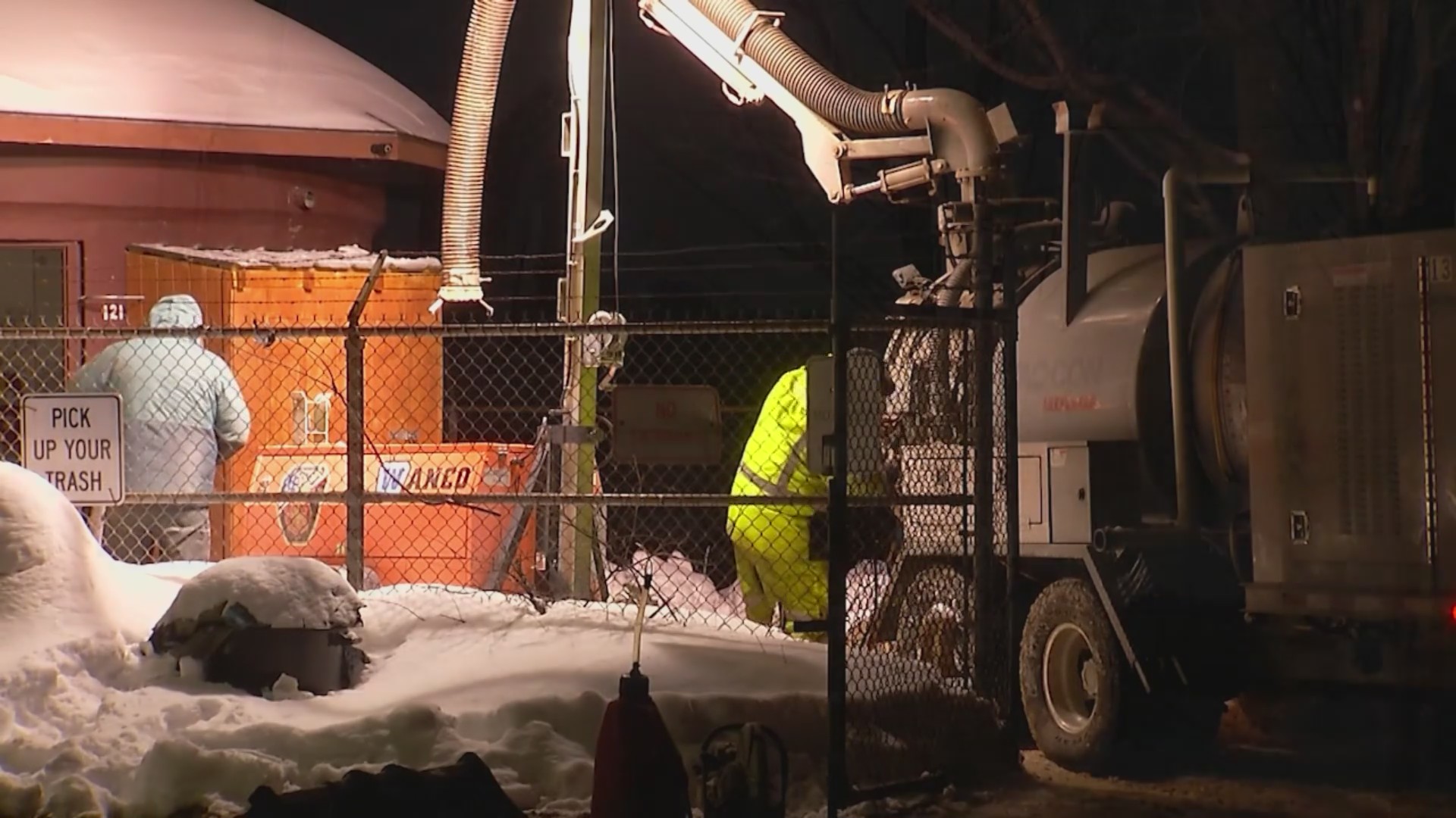 Crews repairing Mayfield water leak, mayor distributing temporary water