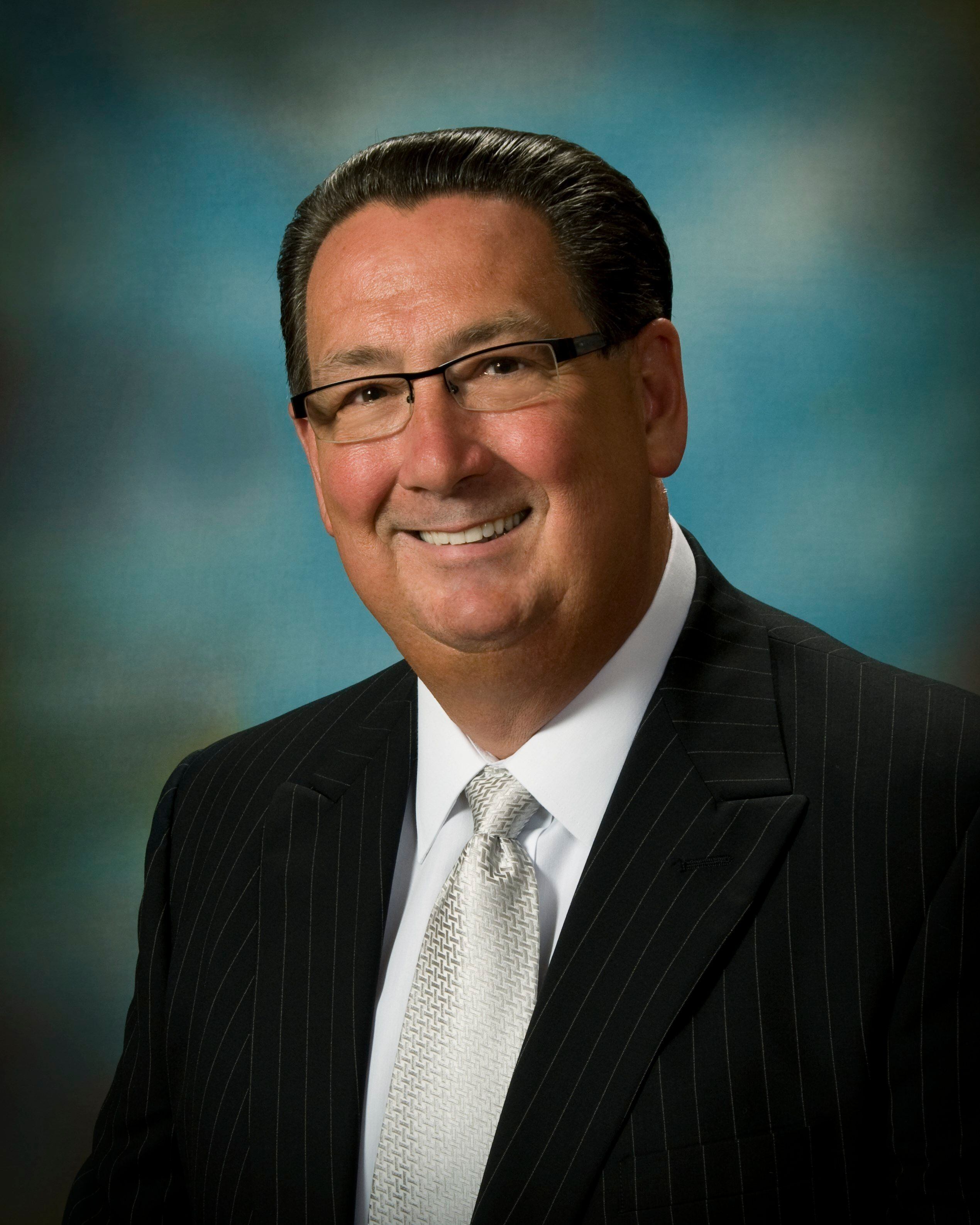 Former Gretna police chief sues to keep nonprofit seat