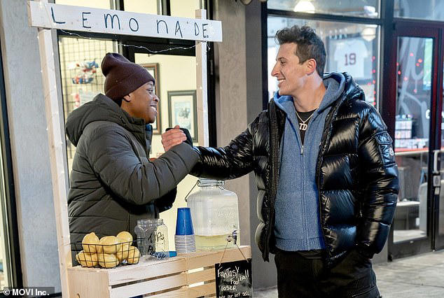 New England Patriots football star Tommy DeVito sells lemonade on the ...