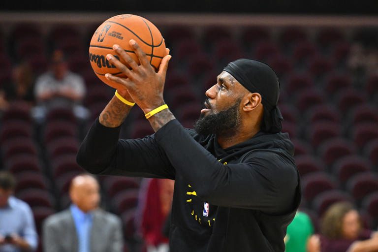Sources: Cavaliers would gladly welcome LeBron James back
