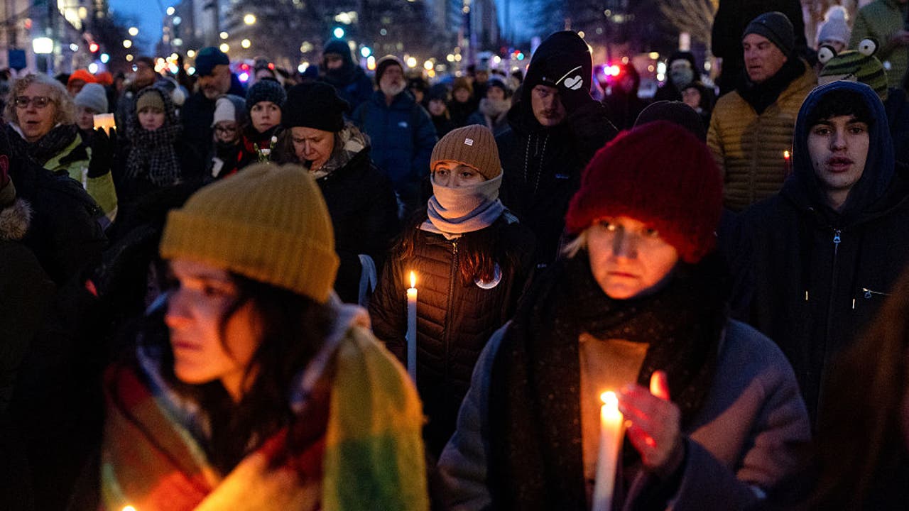 Congress faces shutdown threat as DC rallies after Minnesota VA nurse ...