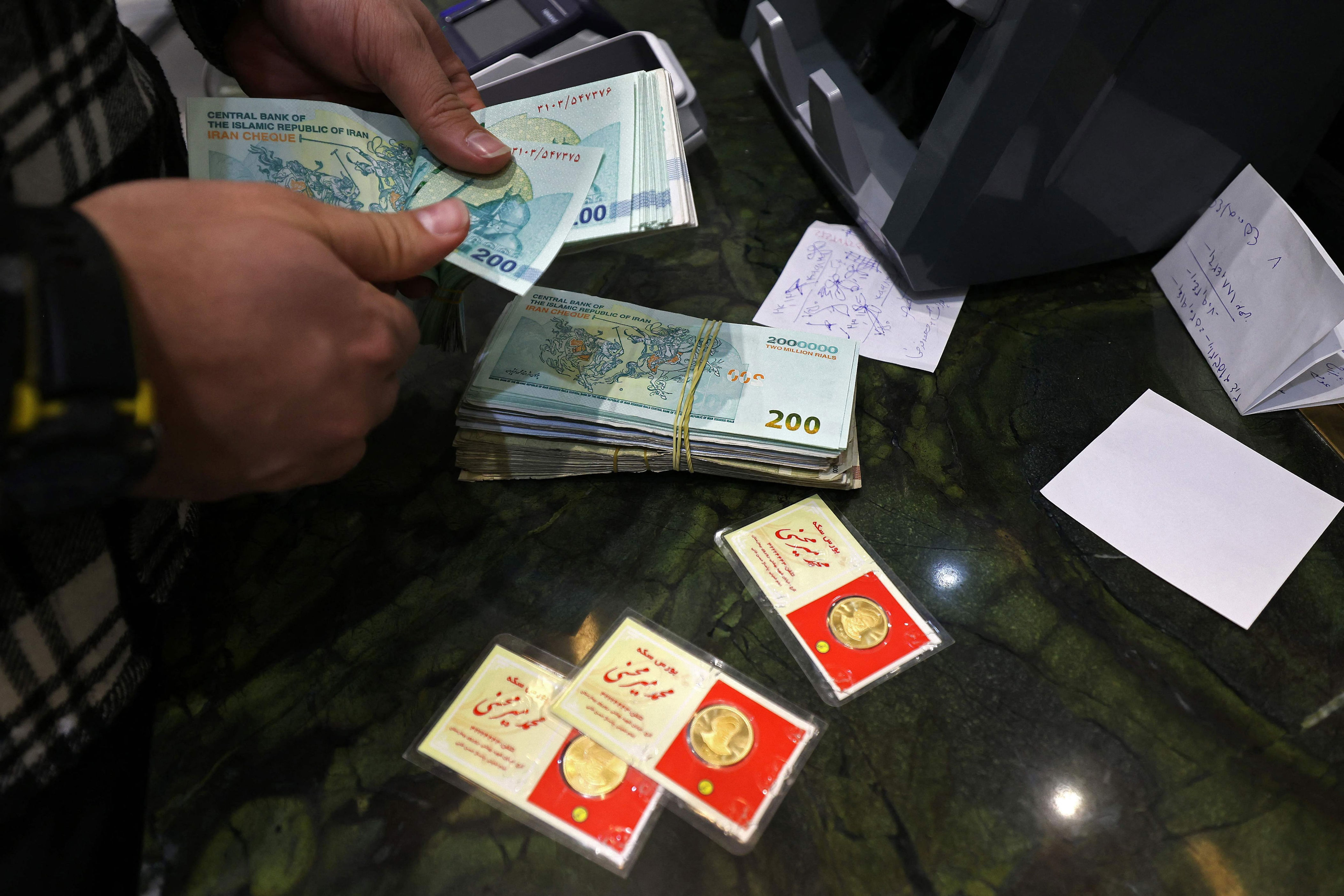 Iran's rial plummets to record 1.6 million per dollar
