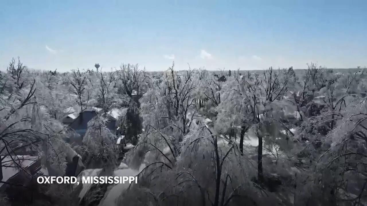 Snow and ice cover neighborhoods and roads in Oxford, Mississippi ...