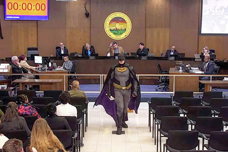 'Batman' blasts Bay Area city council over ICE's involvement in Super Bowl