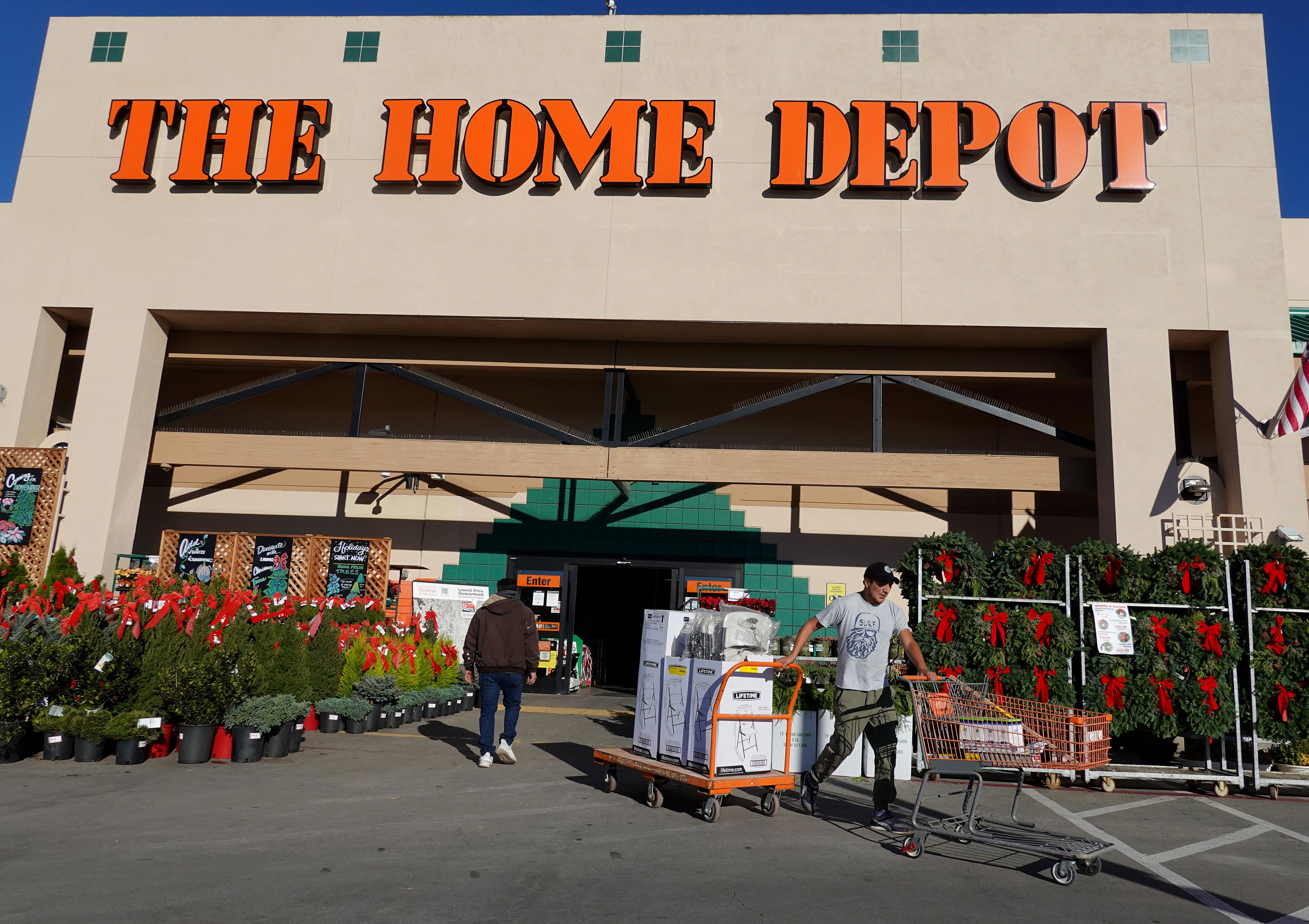 Home Depot chopping 800 jobs, orders white-collar workers back to ...