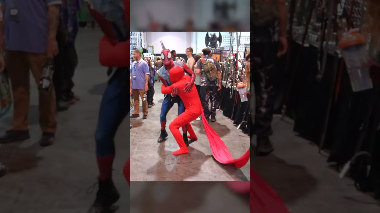 Scarlet Witch terrorizes Comic Con #scarletwitch #marvelrivals #cosplay