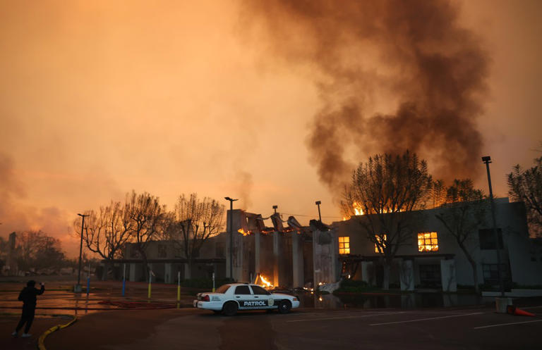 Historic Jewish temple destroyed in LA wildfire sues electric company ...