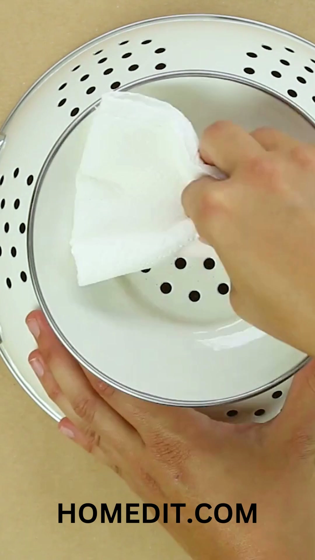Surprising DIY lighting: Transform your home with a colander #diyprojects