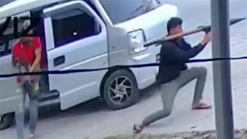 Video shows Filipino mayor narrowly escaping RPG attack