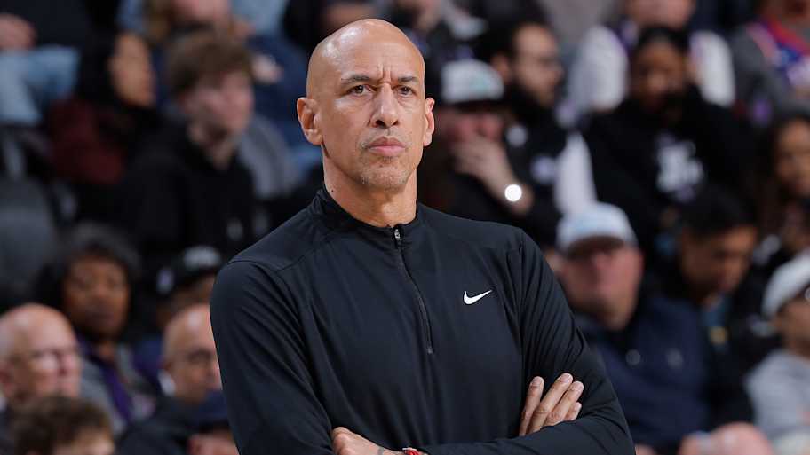 Kings' Doug Christie hands a win to the Knicks with one bad decision