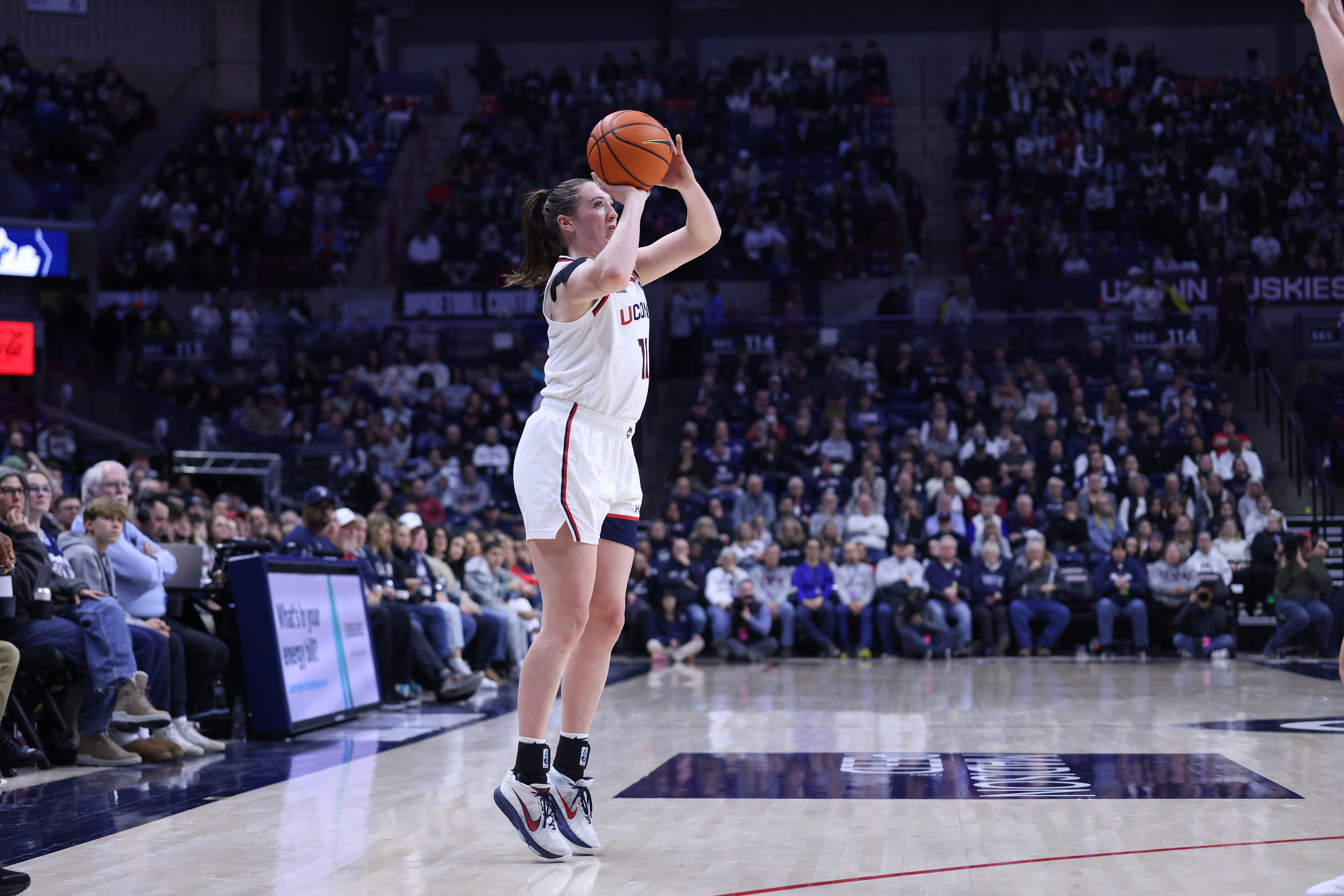 Allie Ziebell’s career night leads UConn past Xavier, 97-39