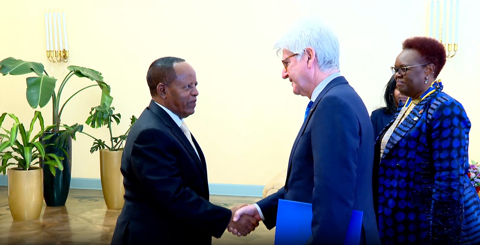 President Taye Atske Selassie receives Rotary International president