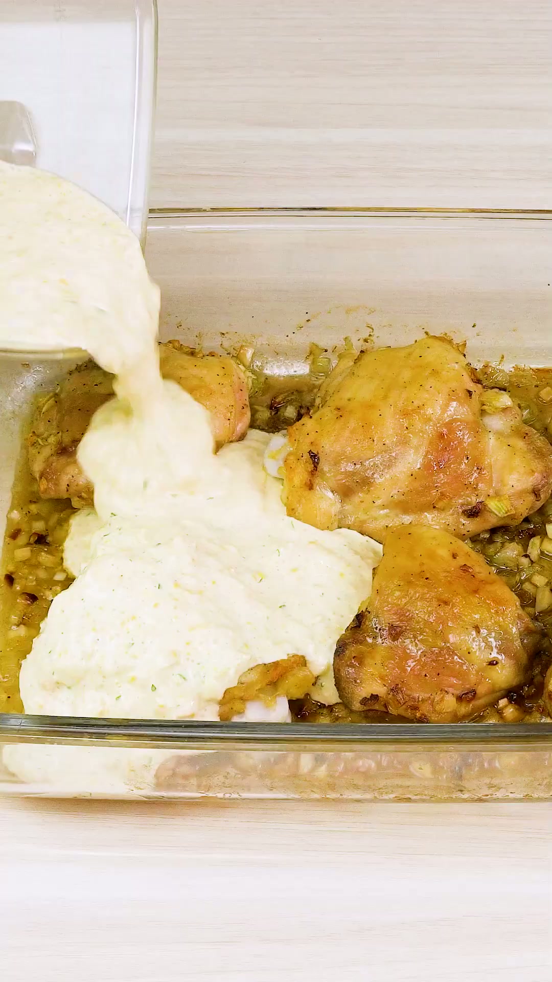 Sobrecoxas de frango assadas com creme de milho!