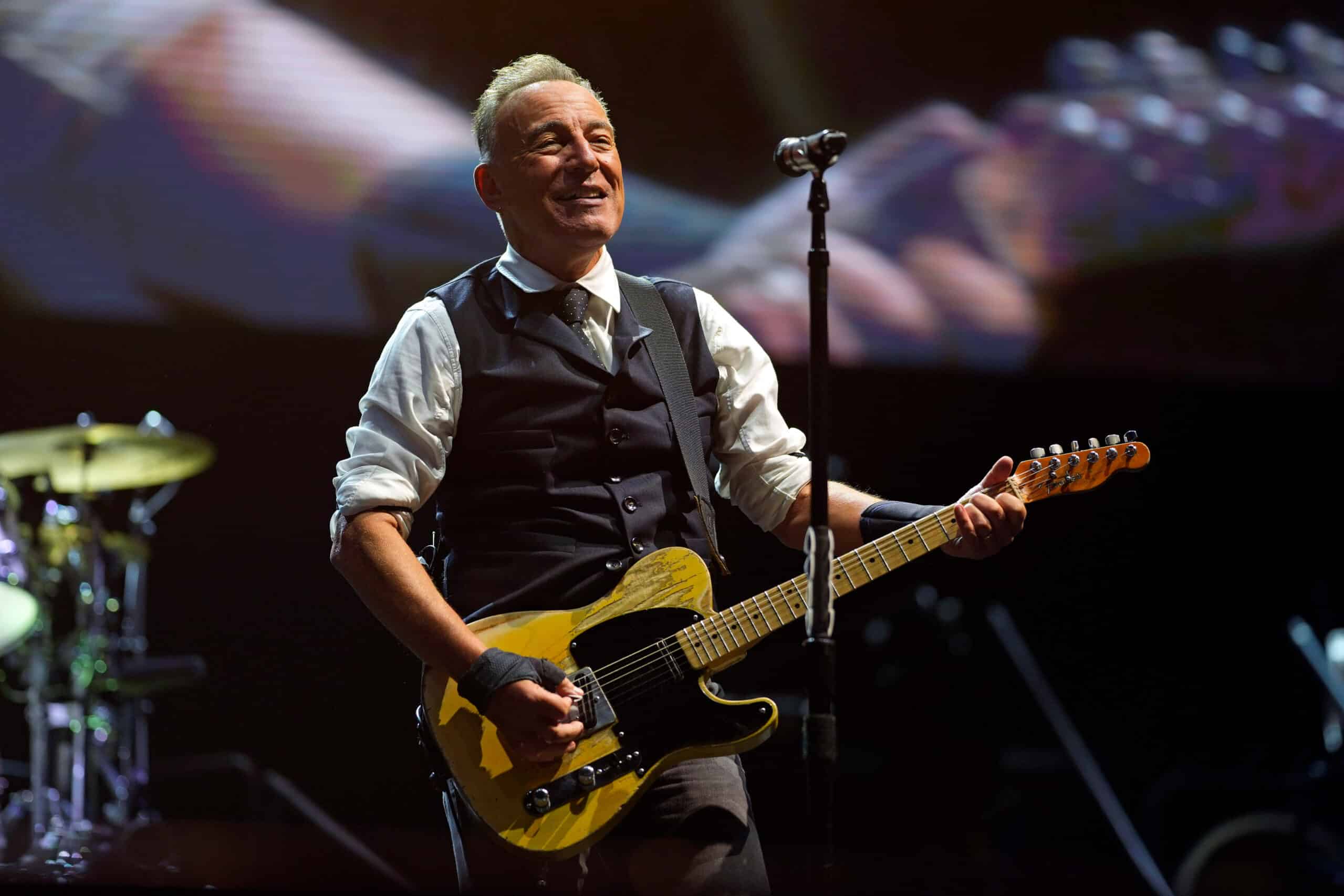Bruce Springsteen sings out against Trump in 'Streets of Minneapolis'