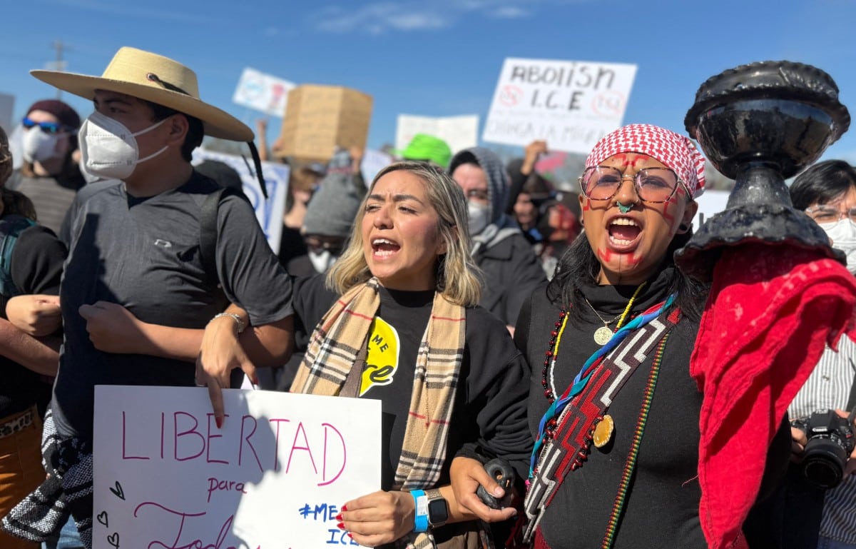 Polícia do Texas reprime ato por libertação de criança migrante detida ...