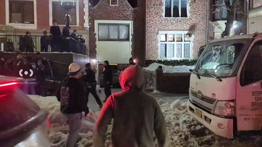 Car crashes into Chabad-Lubavitch HQ in Brooklyn: NYPD