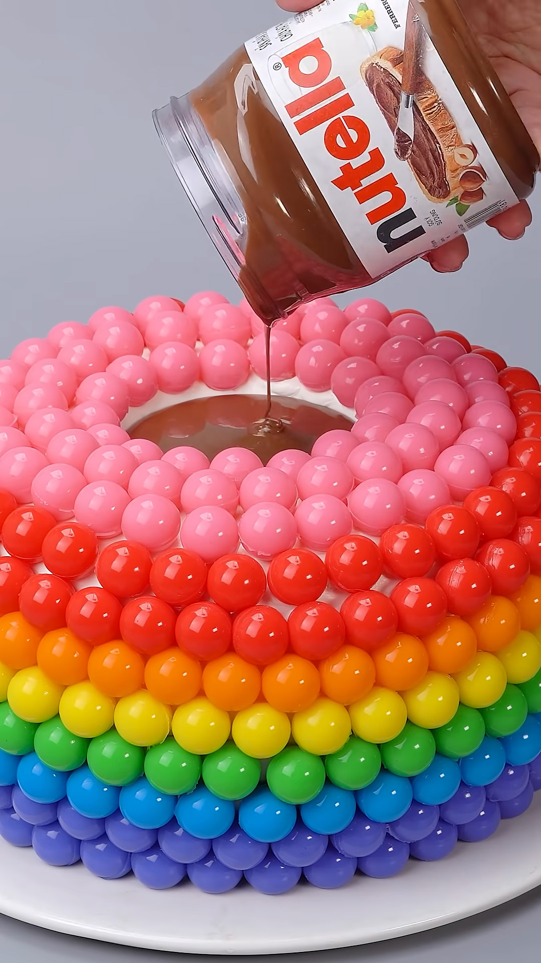 How to make quick rainbow cakes at home