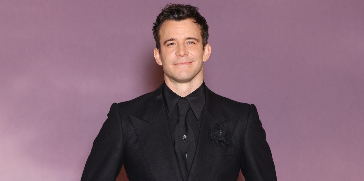 Who is "Bridgerton" star Luke Thompson dating?