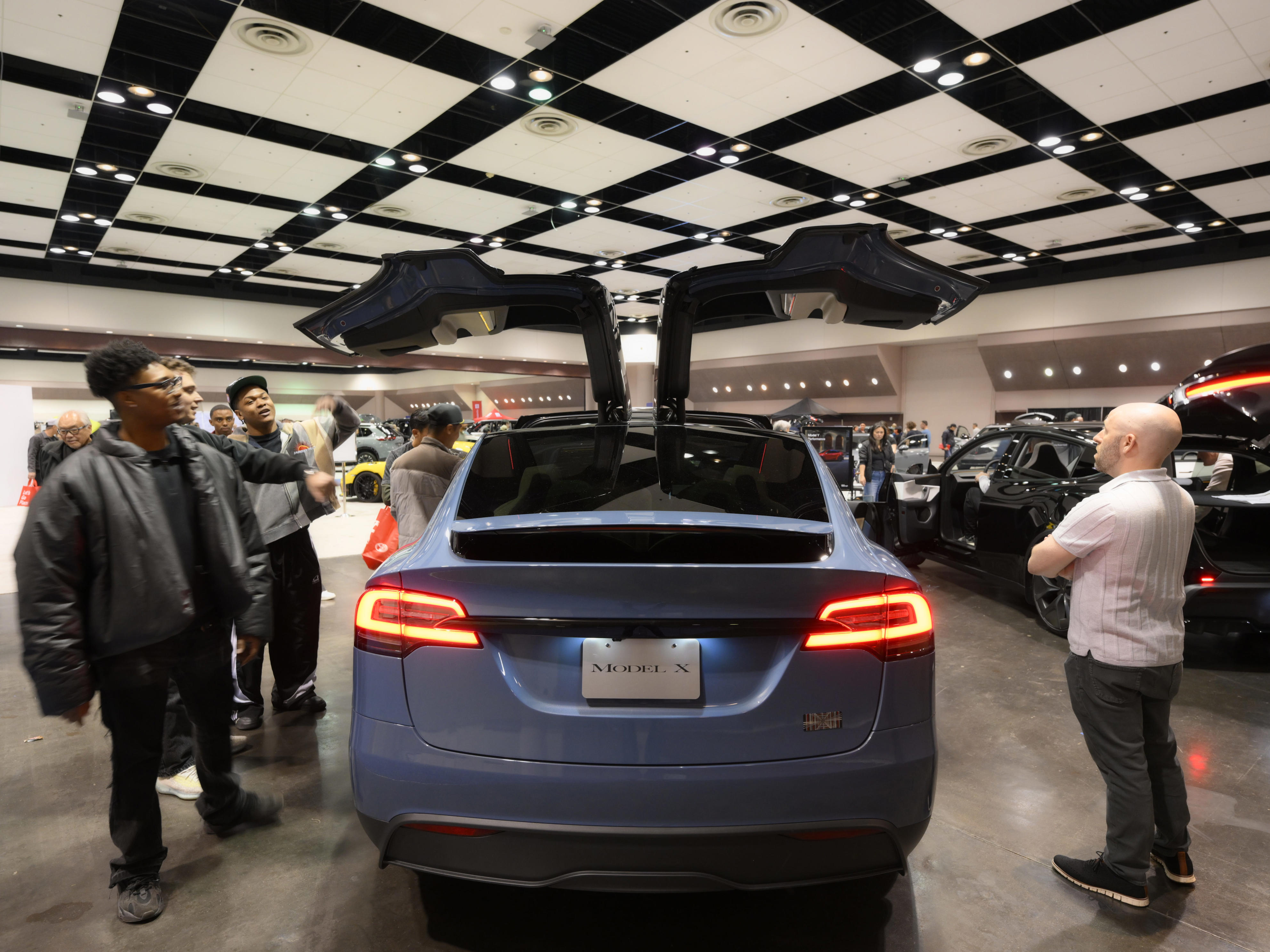 Elon Musk says Tesla is discontinuing Model S and Model X and doubling ...
