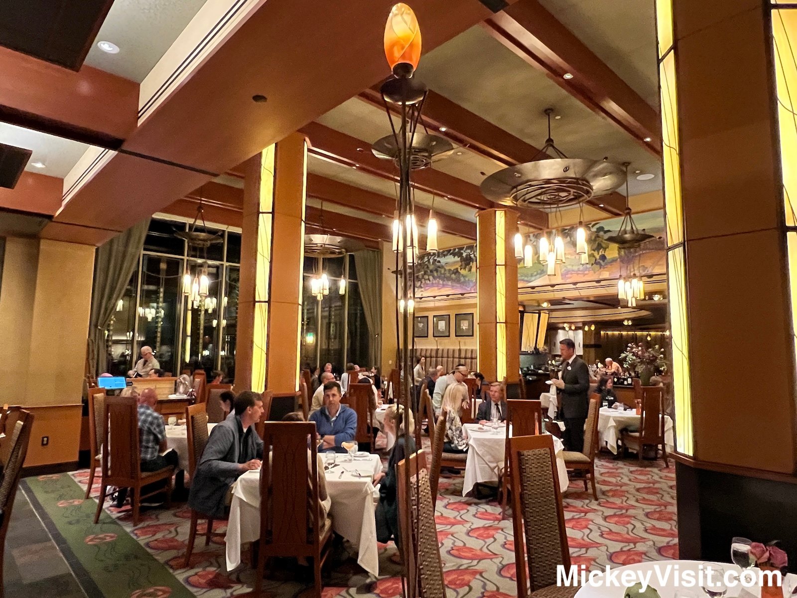 Reopening date of Disneyland's most luxurious restaurant after big ...