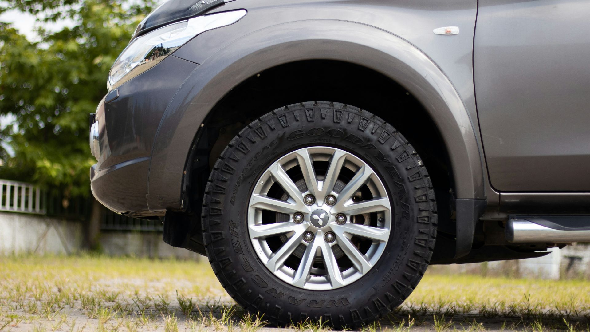10 things that can pop your tires on the road & 10 things you can do ...