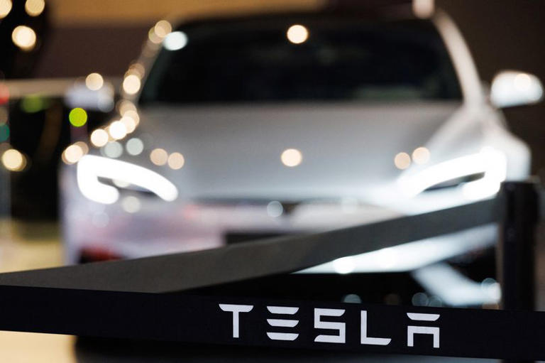 Family sues Tesla after Dallas father killed as safety features ...