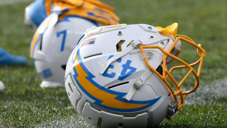 Chargers announce coaching staff promotions