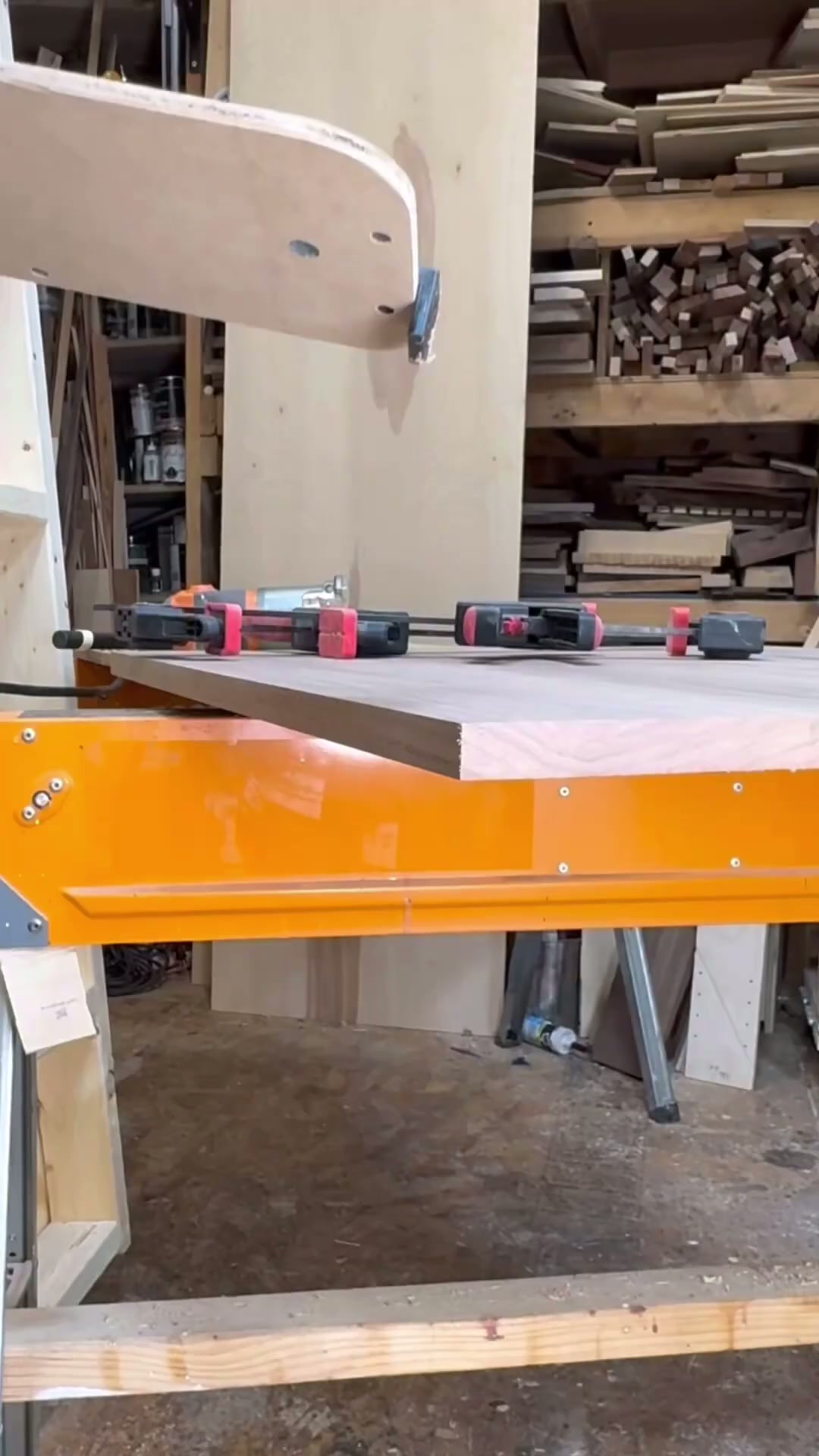 The easiest way to consistently round table corners using a router # ...