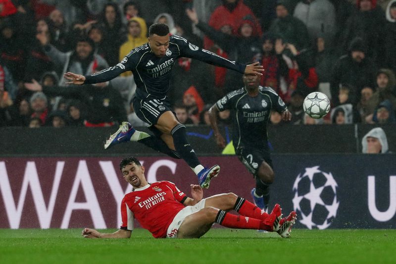 Soccer-goalkeeper scores at death to keep Benfica in Champions League ...