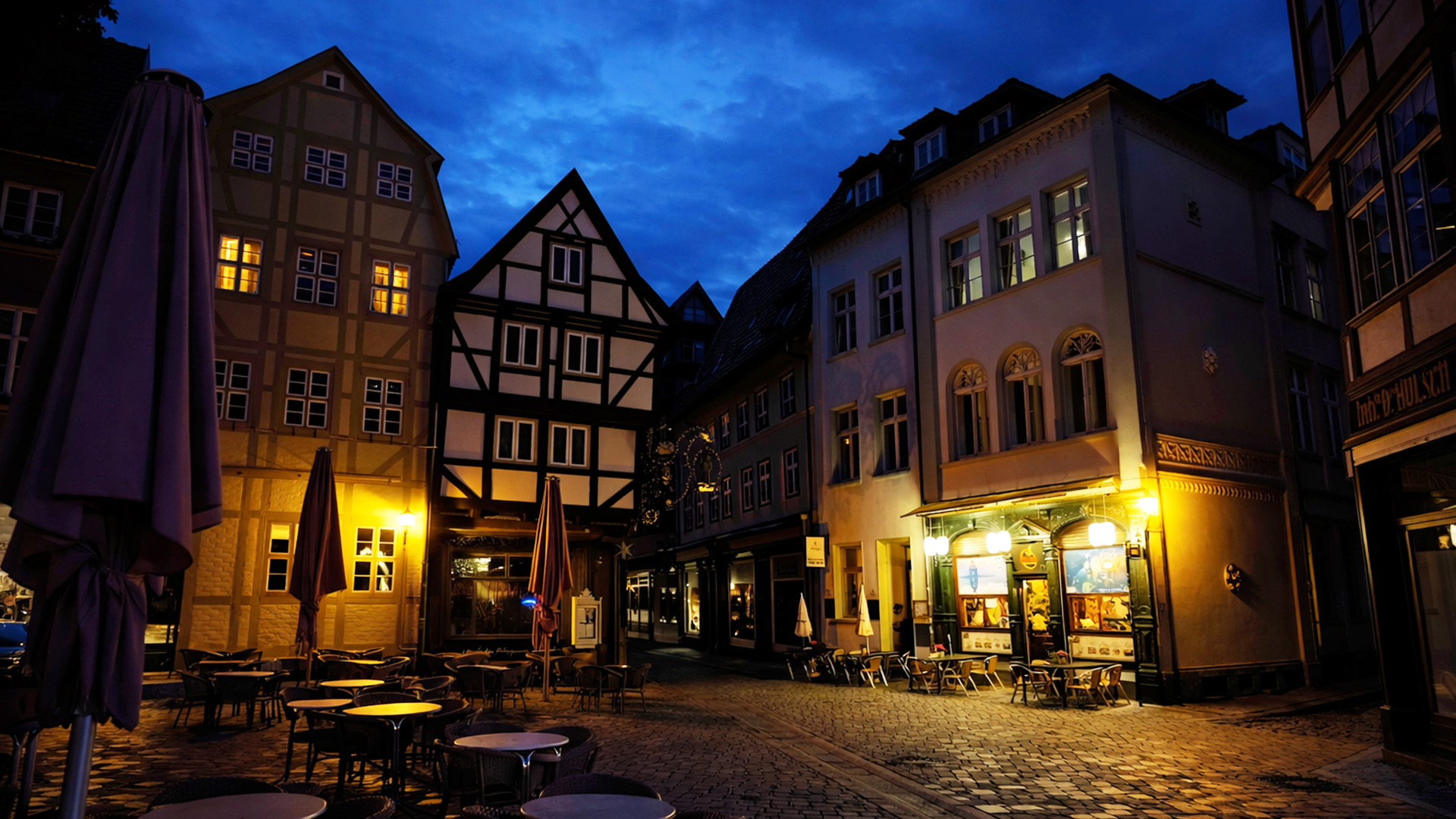 Walking Quedlinburg Germany during a cozy evening (4K)