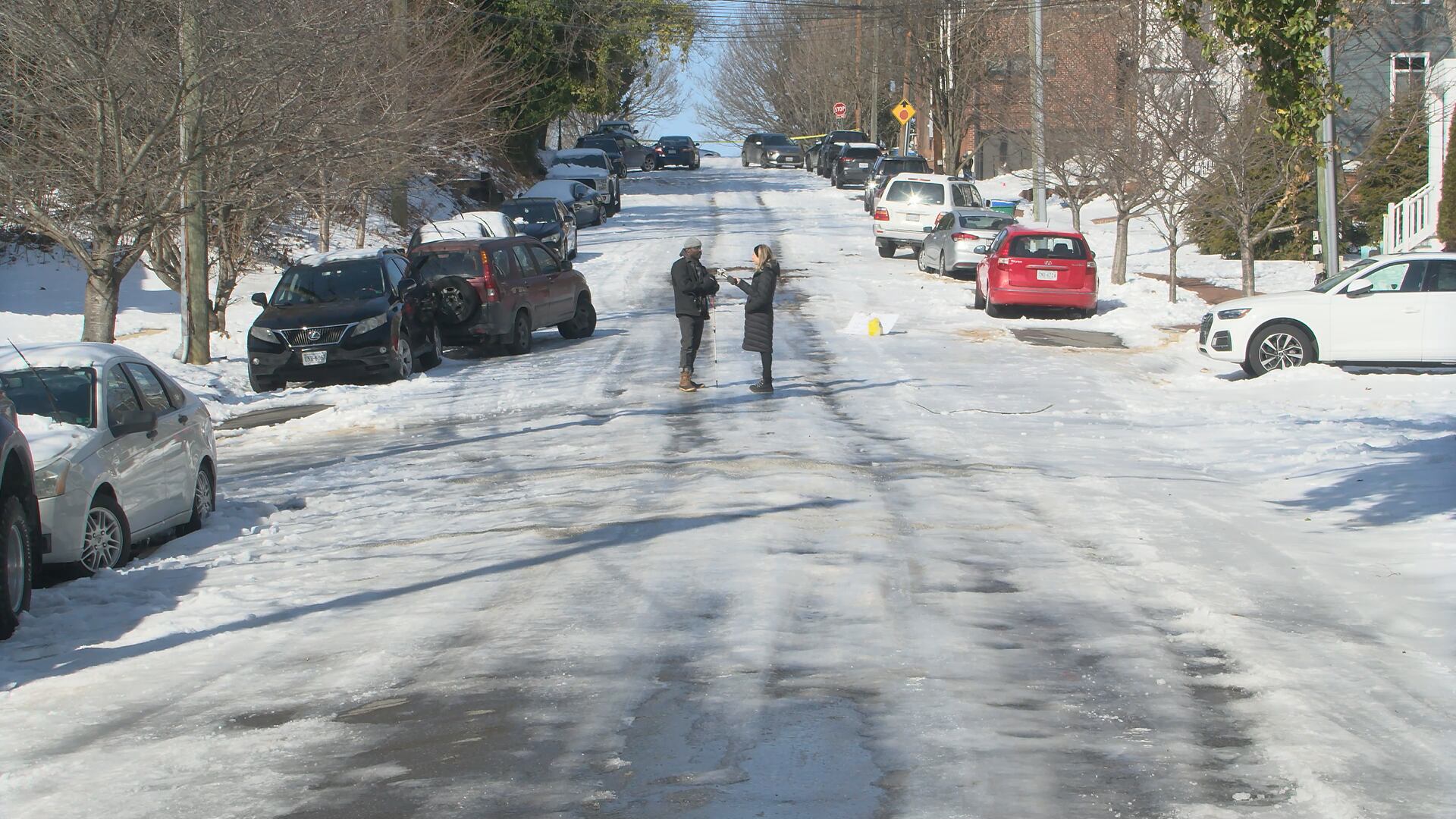 East Franklin Street becomes ‘graveyard of cars’ after icy conditions