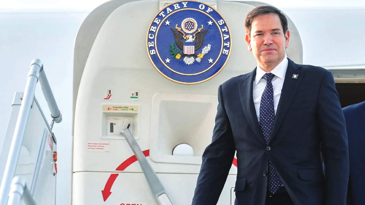 US threatens fresh military strikes on Venezuela