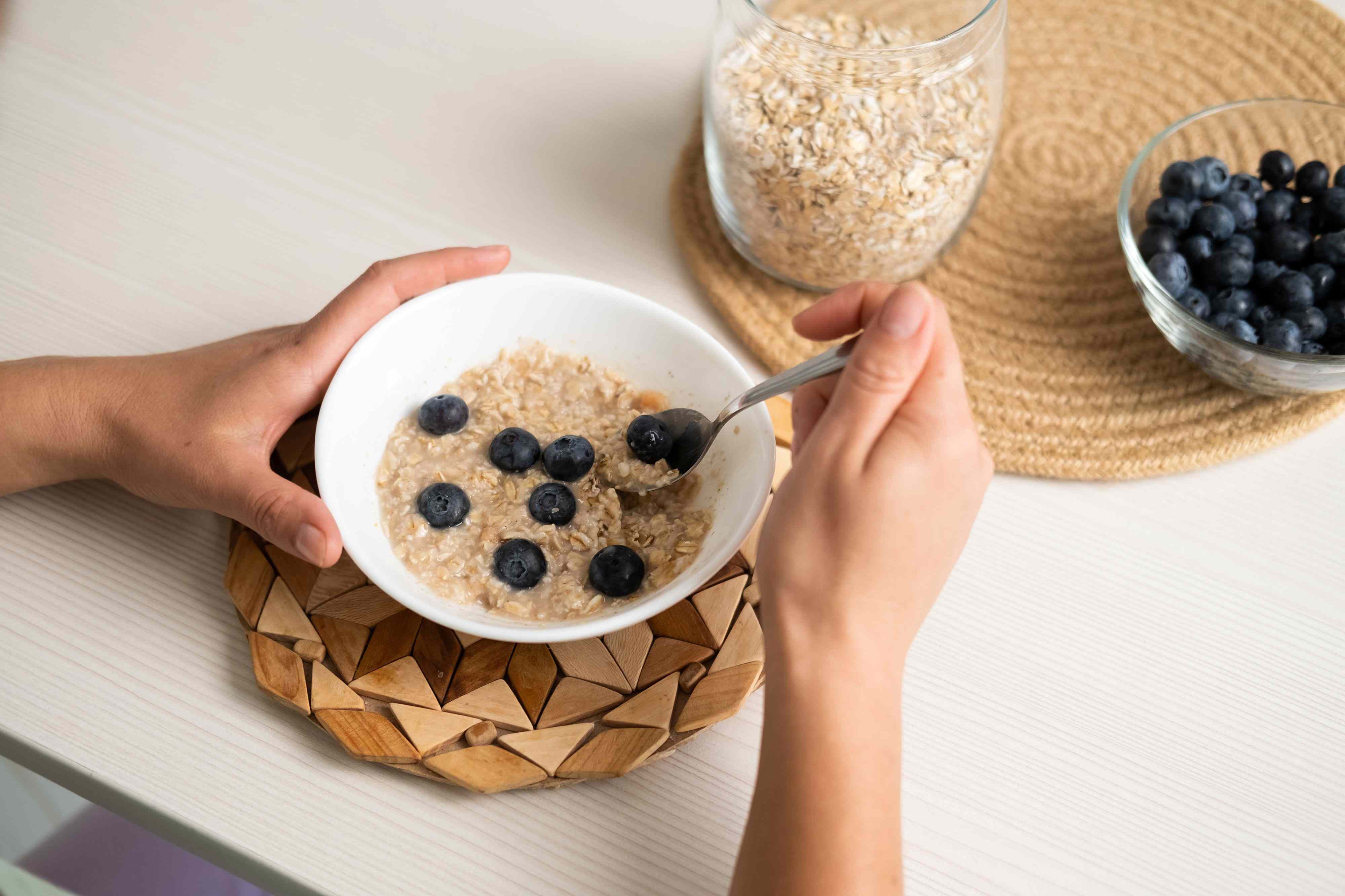 The best time to eat oatmeal for digestion, weight loss, and blood ...