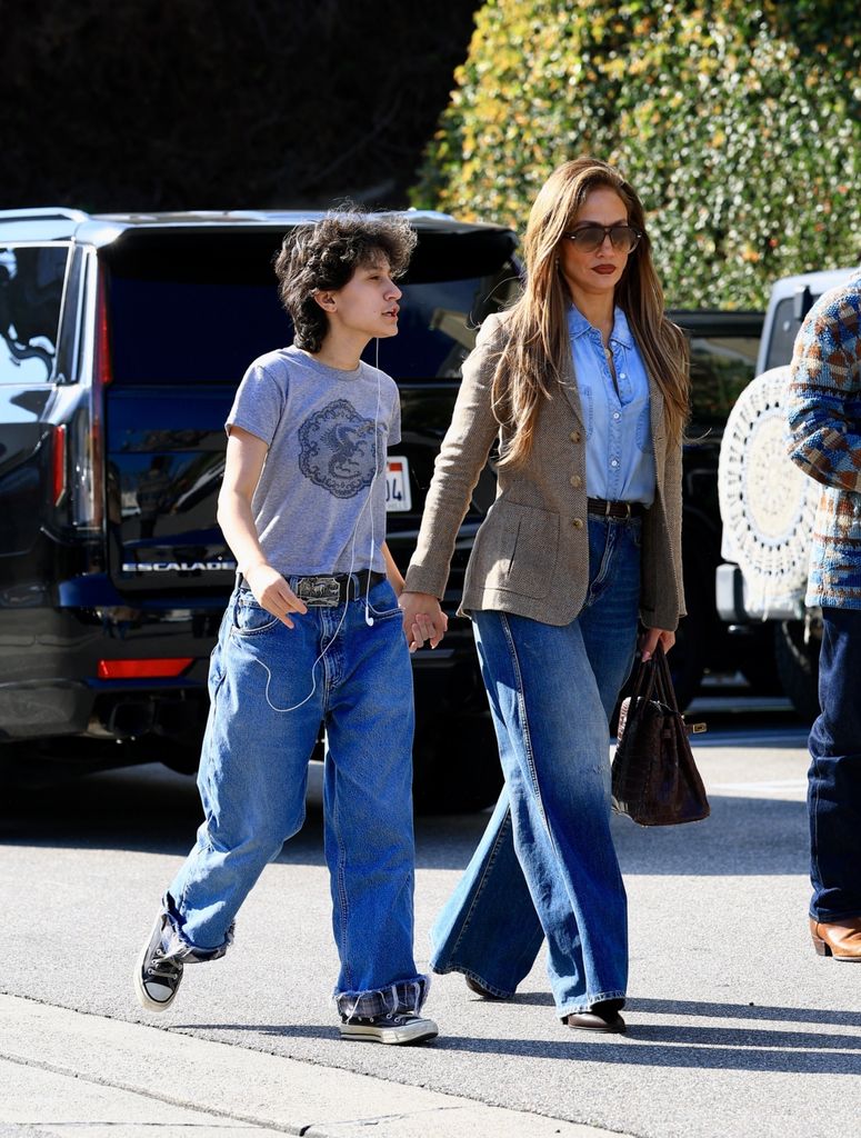 Jennifer Lopez's child is Marc Anthony's double in new photos amid baby ...