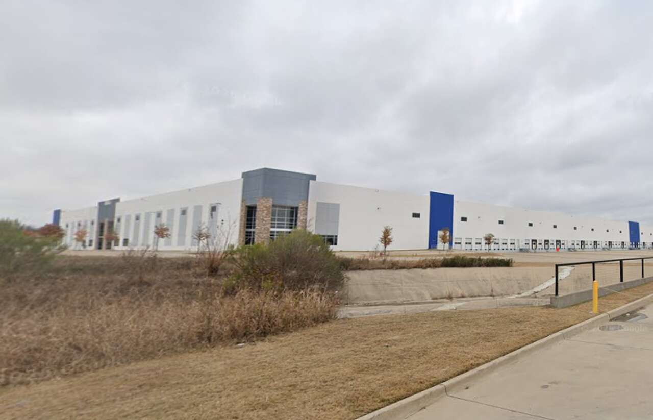 Is a Texas Amazon warehouse getting ready to hold ICE detainees?