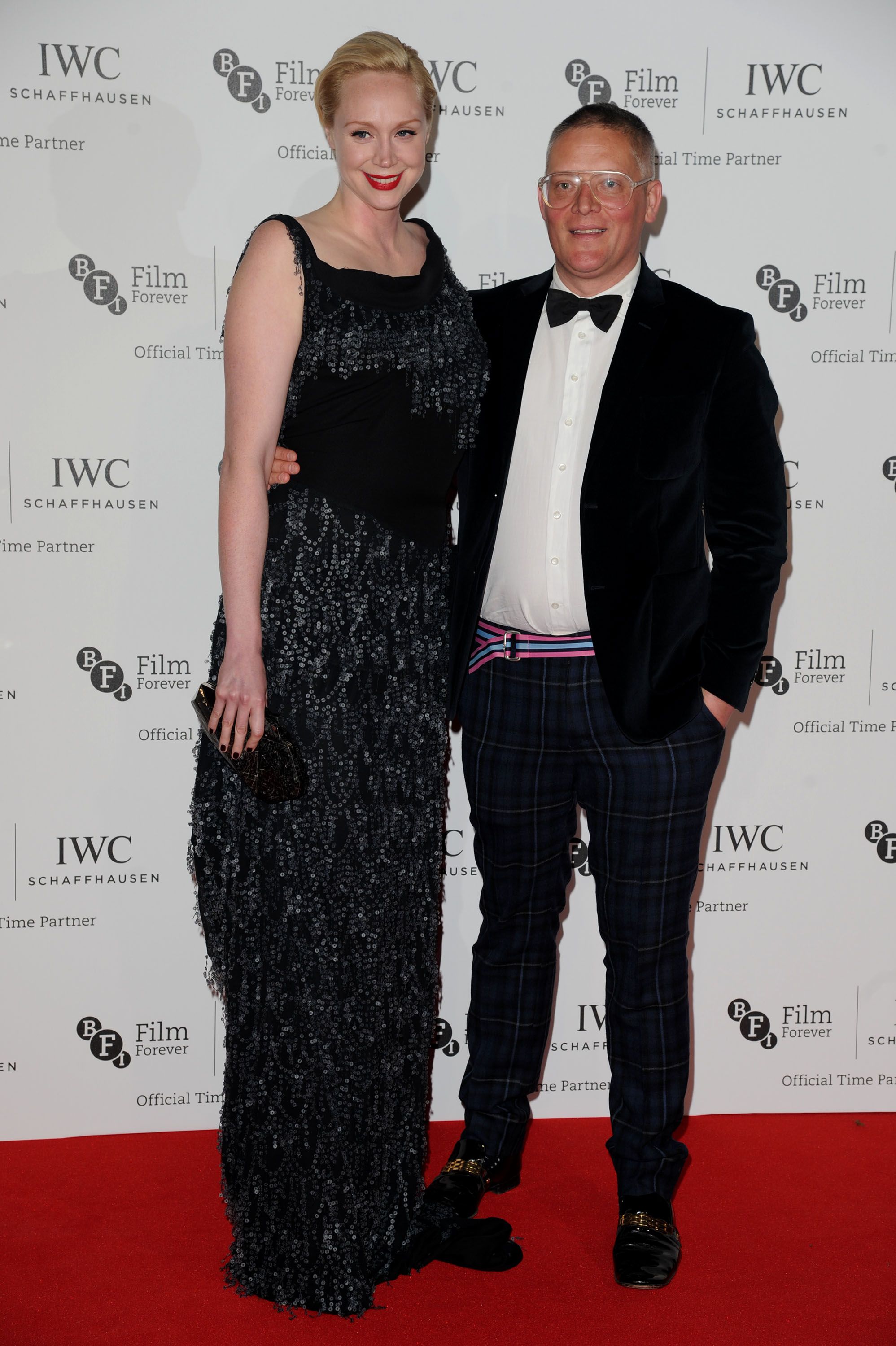 Celeb couples who laugh at the tape measure