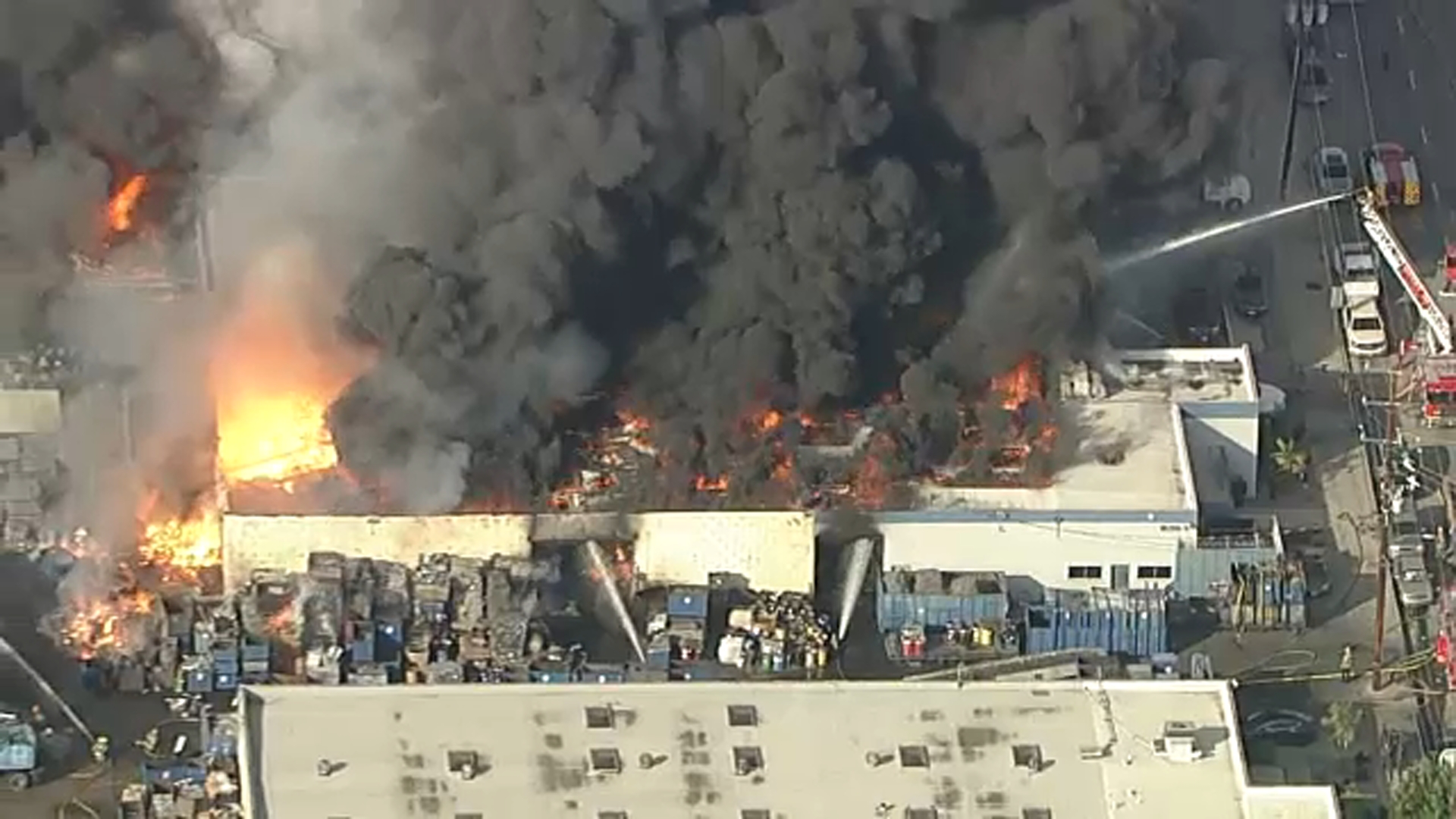 Large fire burns at commercial building in El Monte, sending massive ...